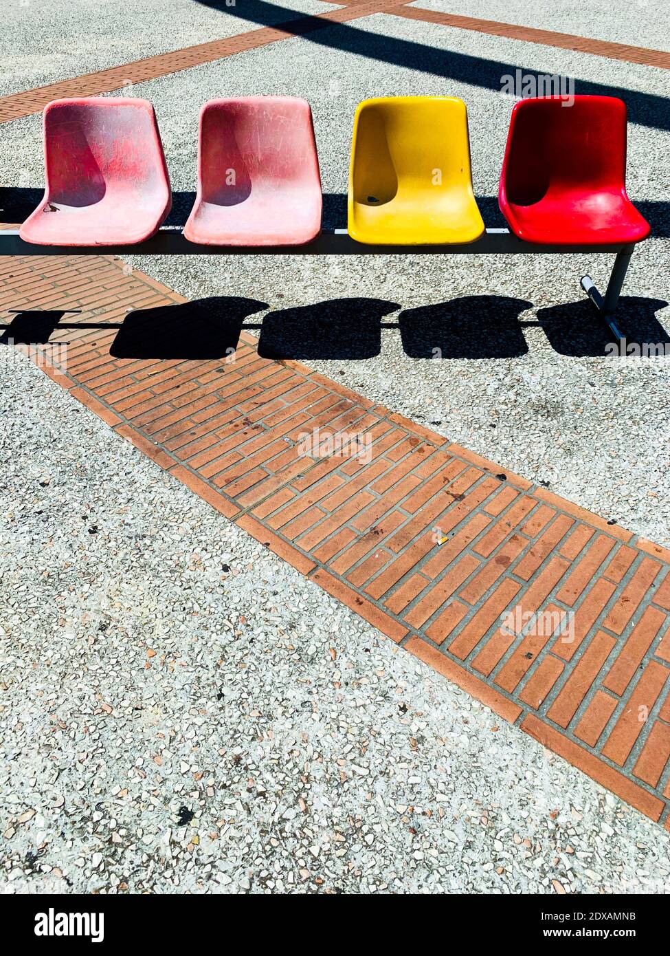 Red coloured seats hi-res stock photography and images - Alamy