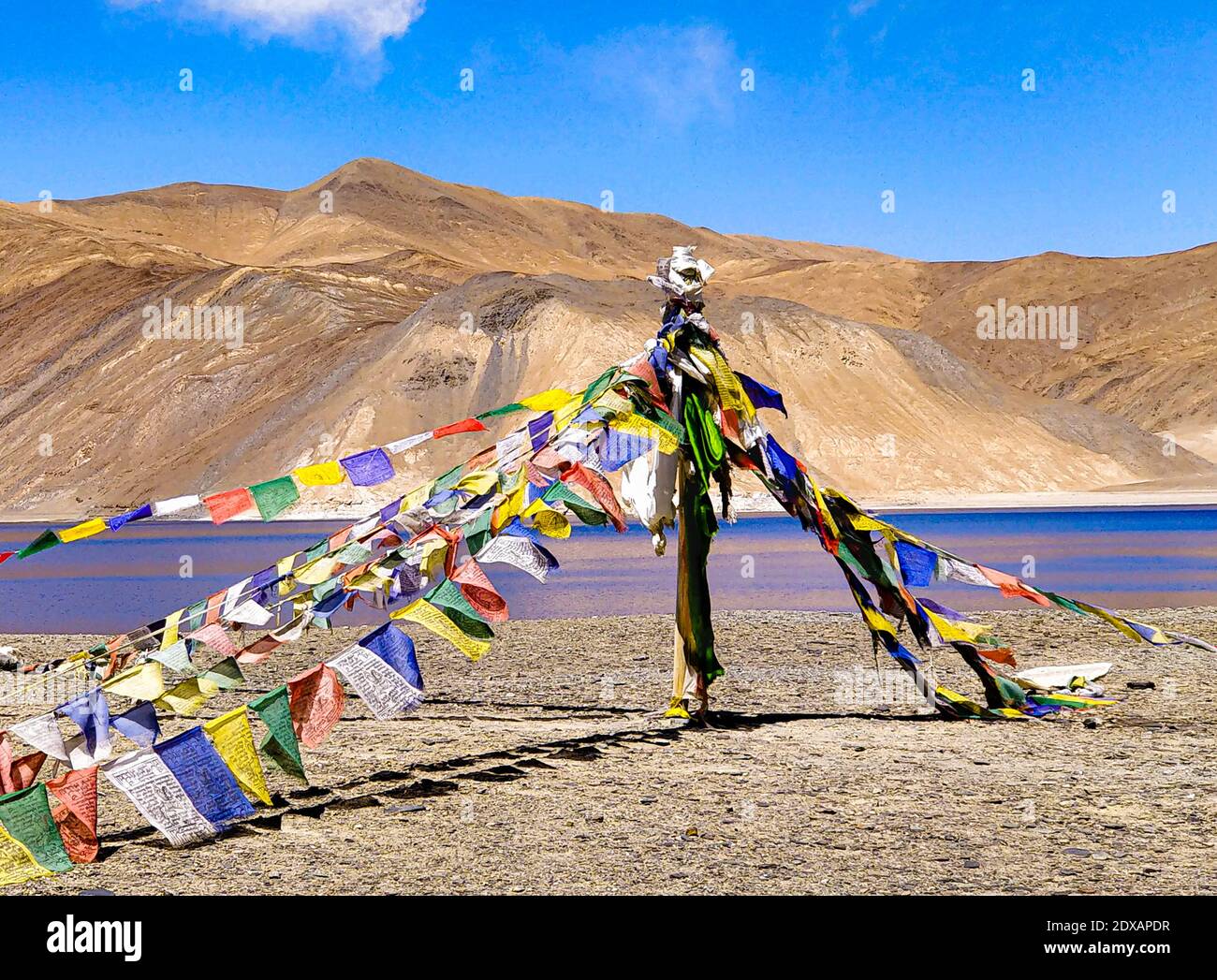 Pang gong lake hi-res stock photography and images - Alamy
