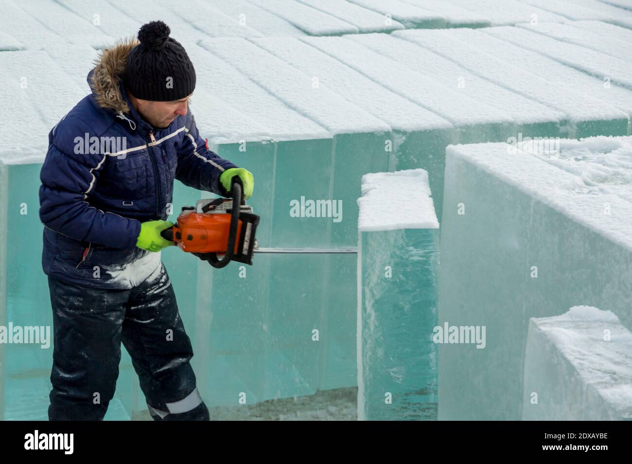 Undercut ice hi-res stock photography and images - Alamy