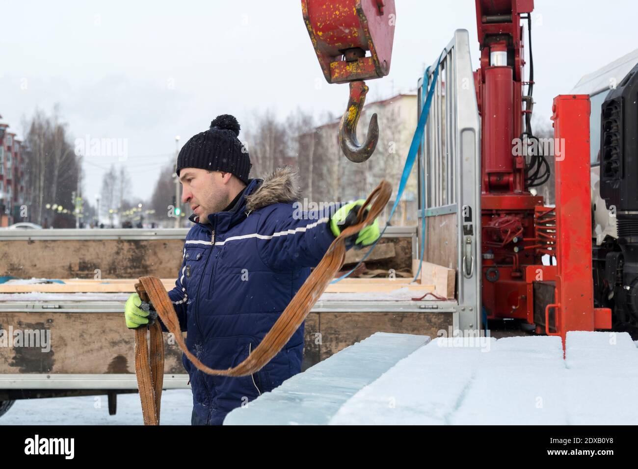 The slinger hooks the rope slings onto the hook of the truck crane ...