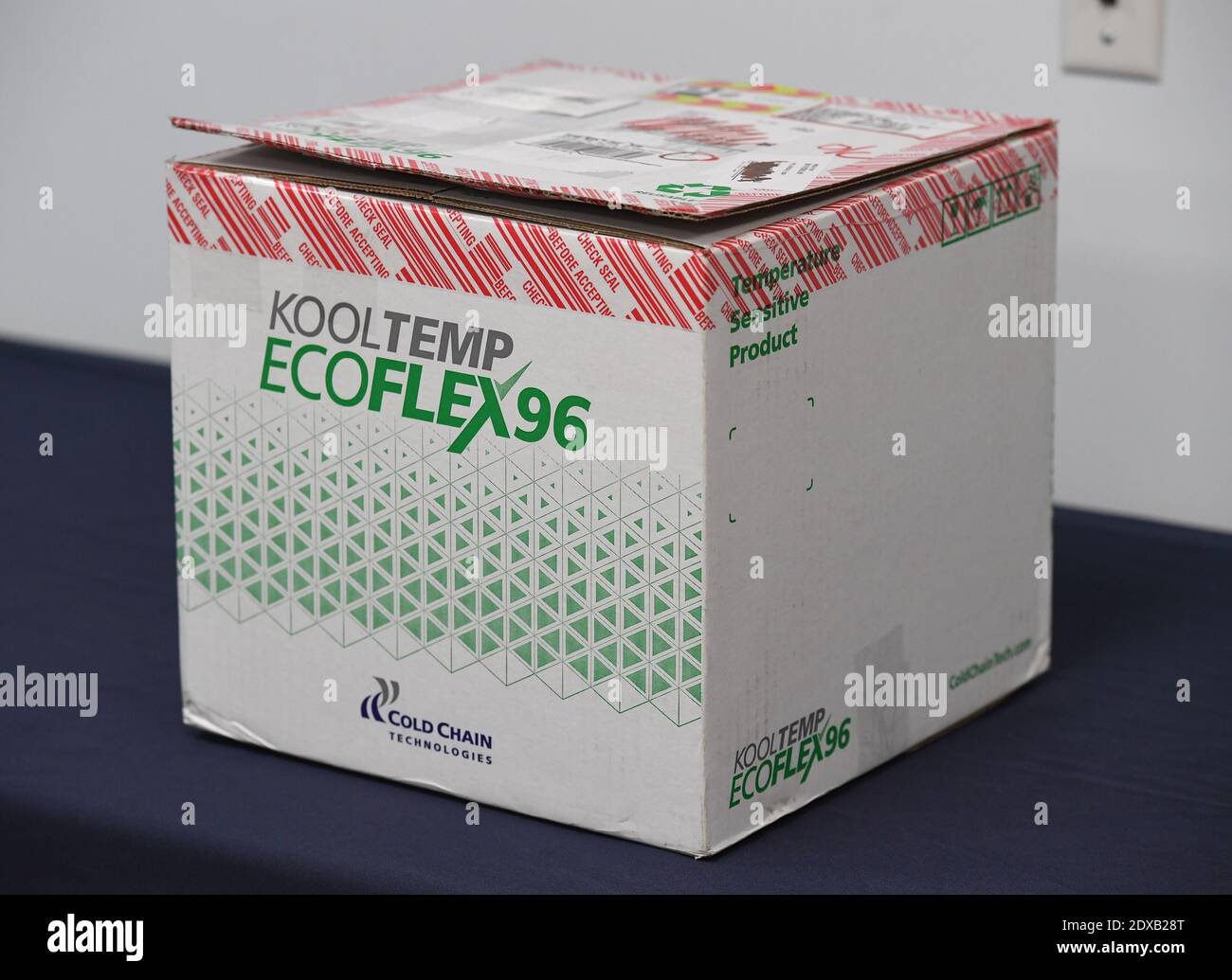 Vaccine moderna freezer hi-res stock photography and images - Alamy