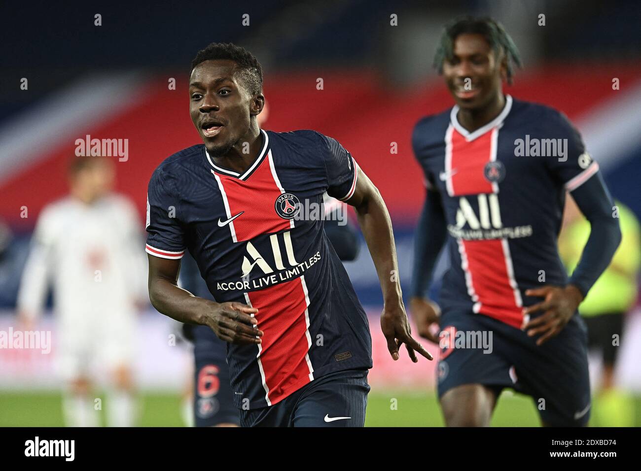 Idrissa gueye celebrates psg hi-res stock photography and images - Alamy