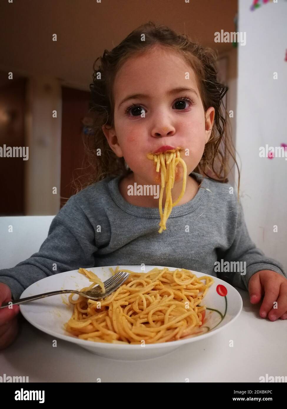 Italian girls eating pasta hi-res stock photography and images - Alamy