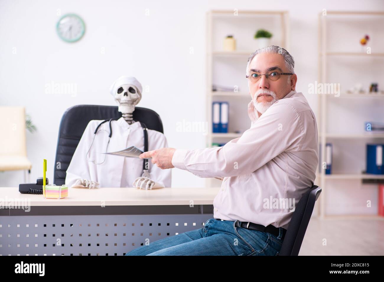 X ray skeleton scary halloween hi-res stock photography and images - Alamy