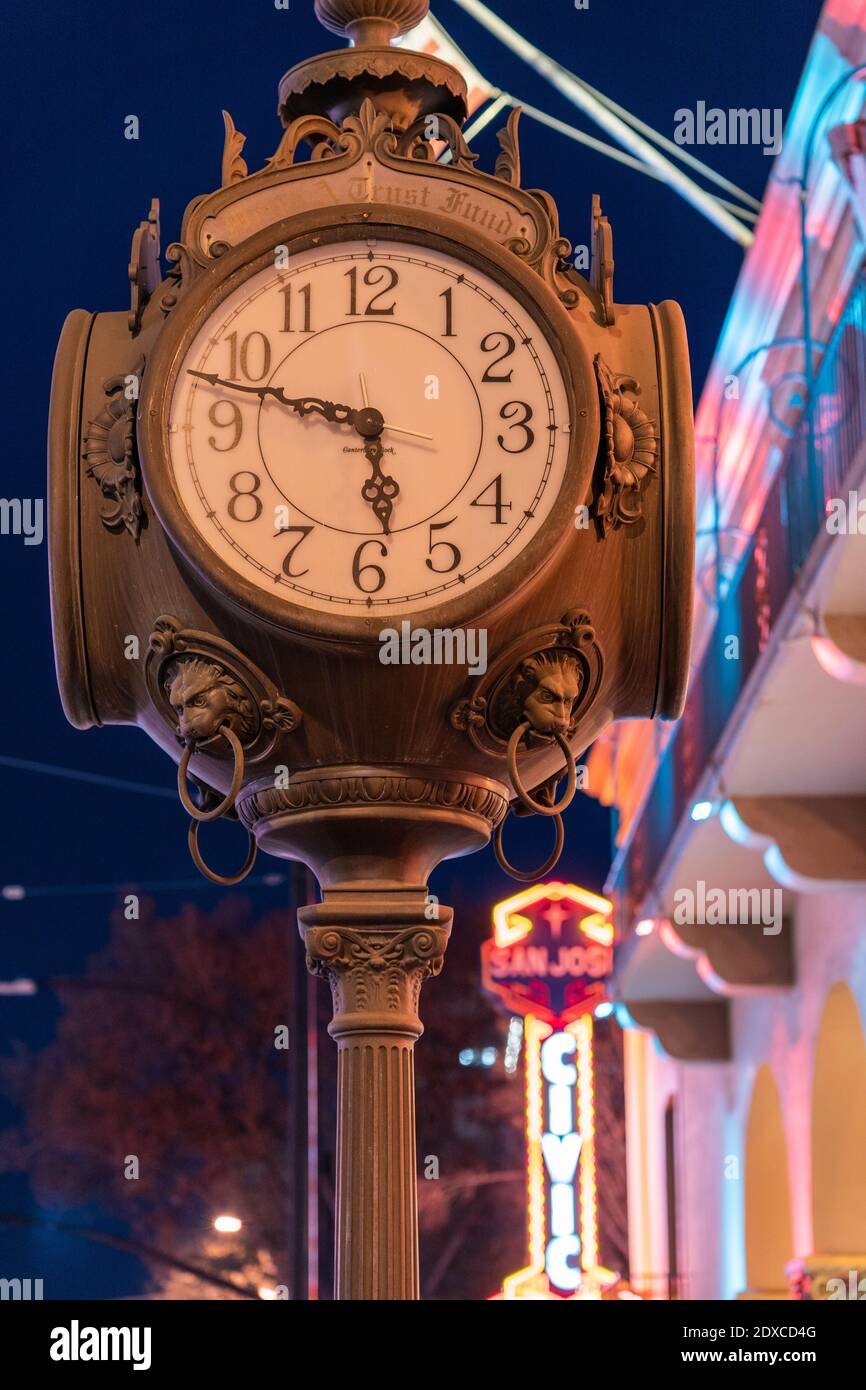 Vintage clock in street hi-res stock photography and images - Alamy