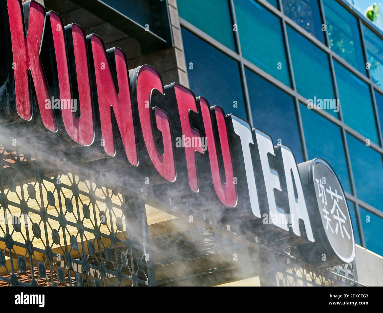 Kung fu tea hi-res stock photography and images - Alamy