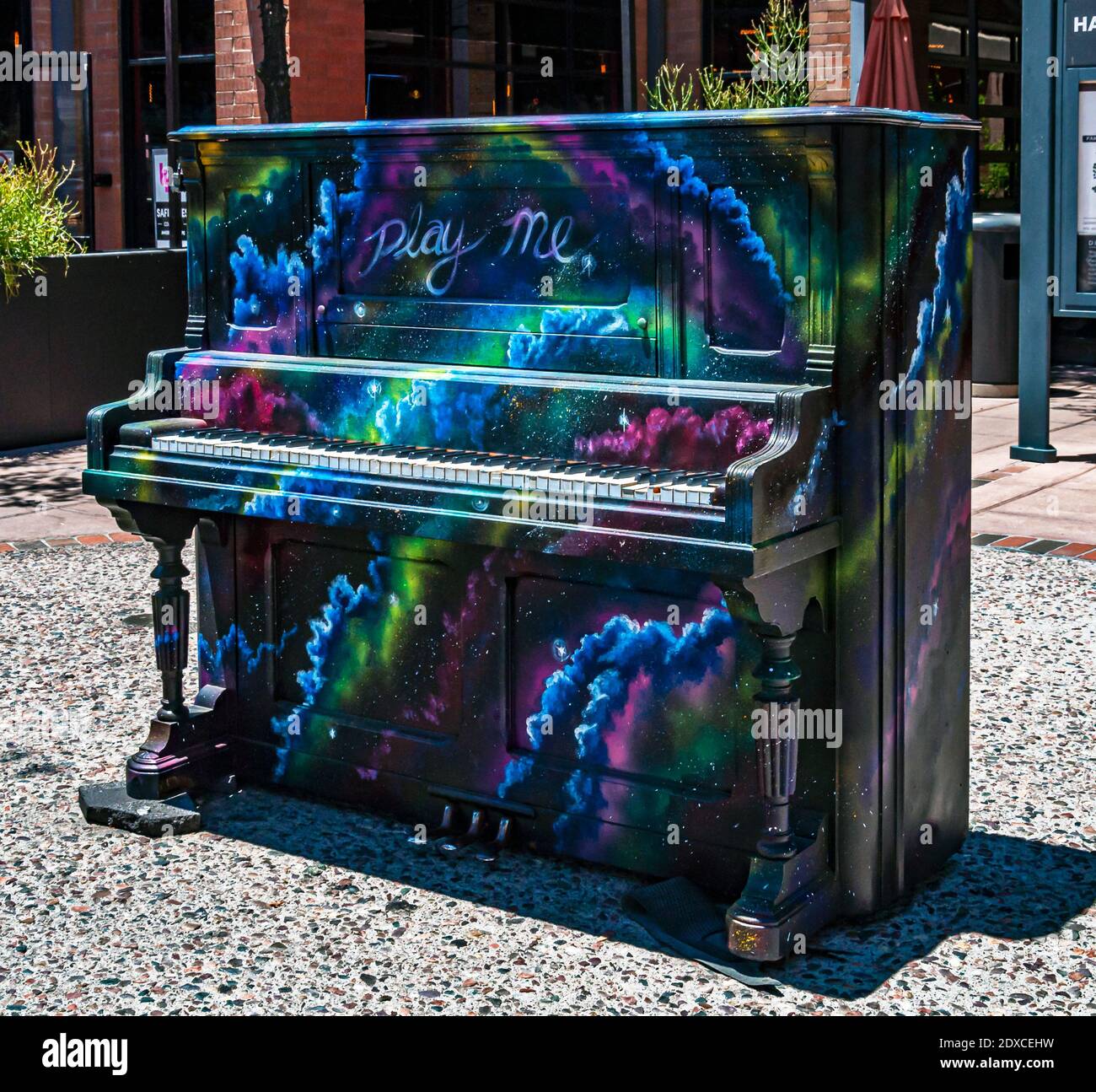 Street piano hi-res stock photography and images - Alamy