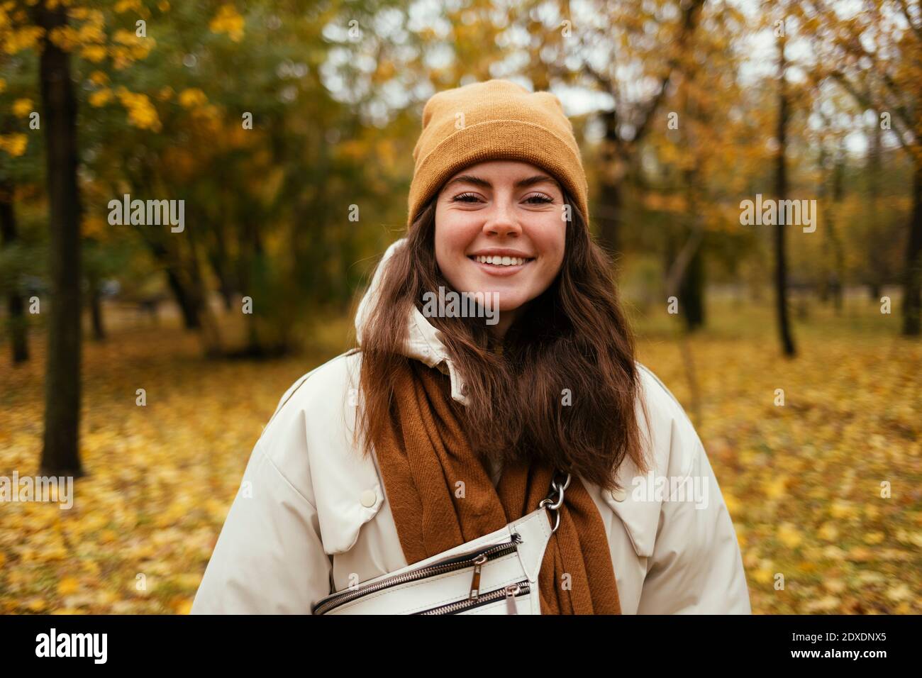 Warm clothing woman hi-res stock photography and images - Alamy