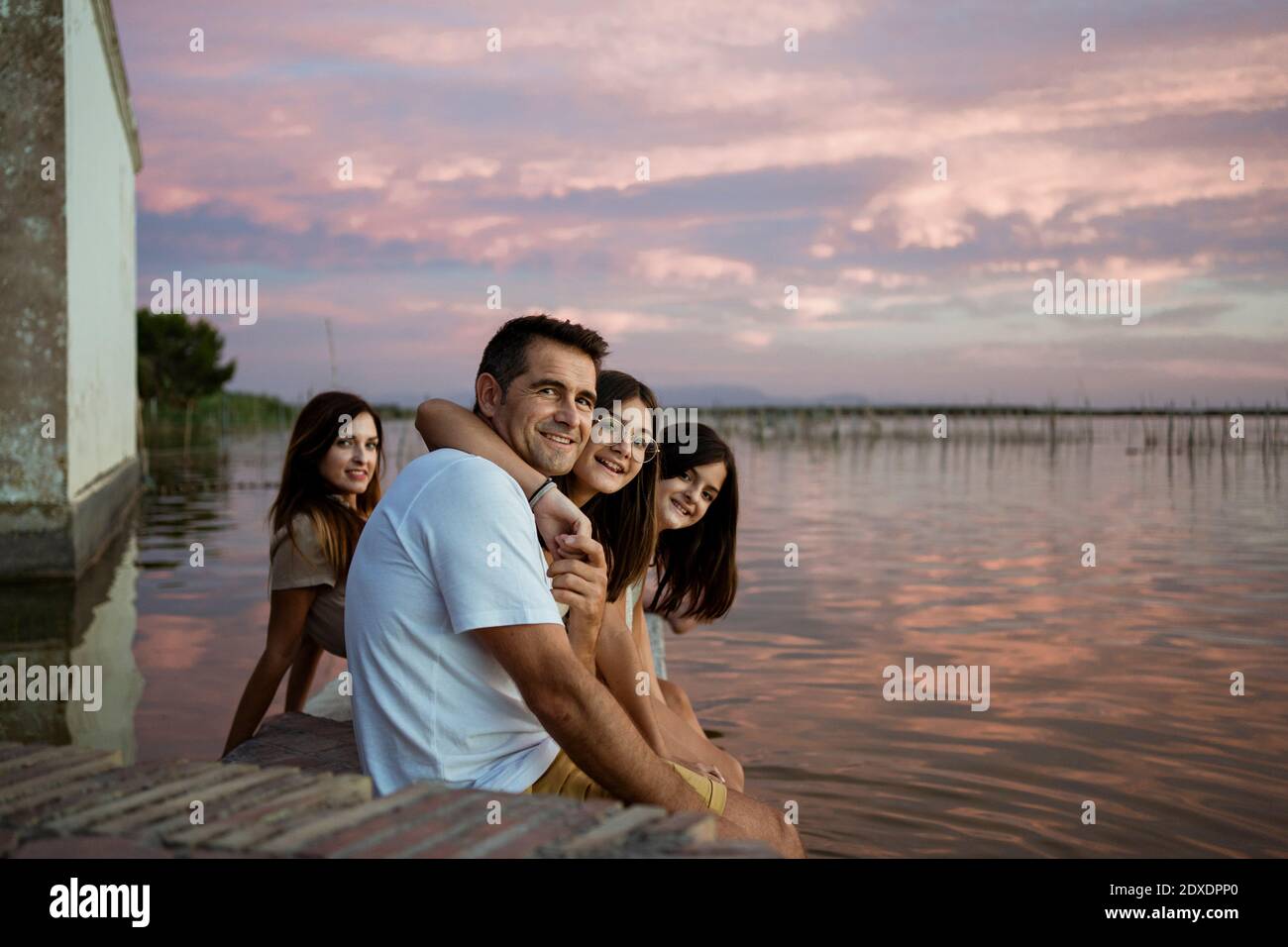 Family wall hi-res stock photography and images - Alamy