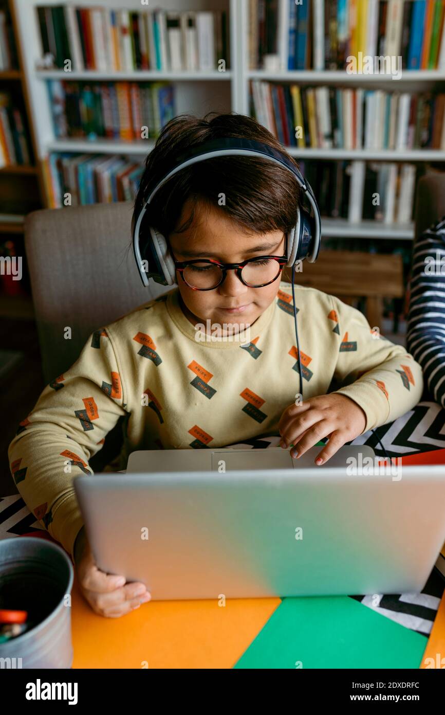 Homeschooling computer hi-res stock photography and images - Alamy