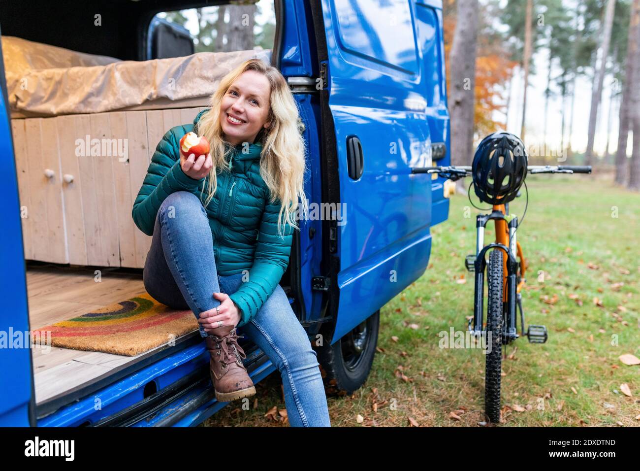 Camper van full of people hi-res stock photography and images - Alamy
