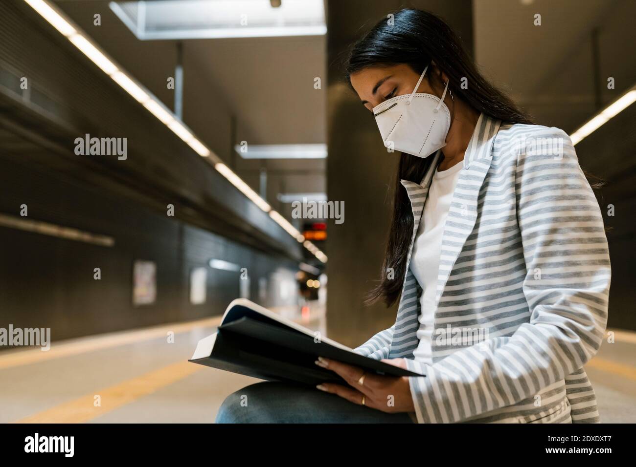 Reading metro hi-res stock photography and images - Alamy