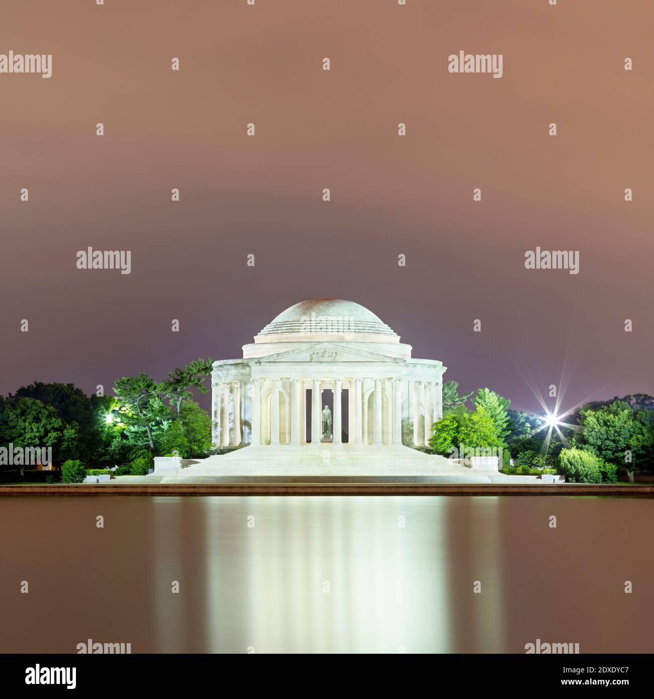 Jeffers memorial reflecting tidal bas dusk hi-res stock photography and ...