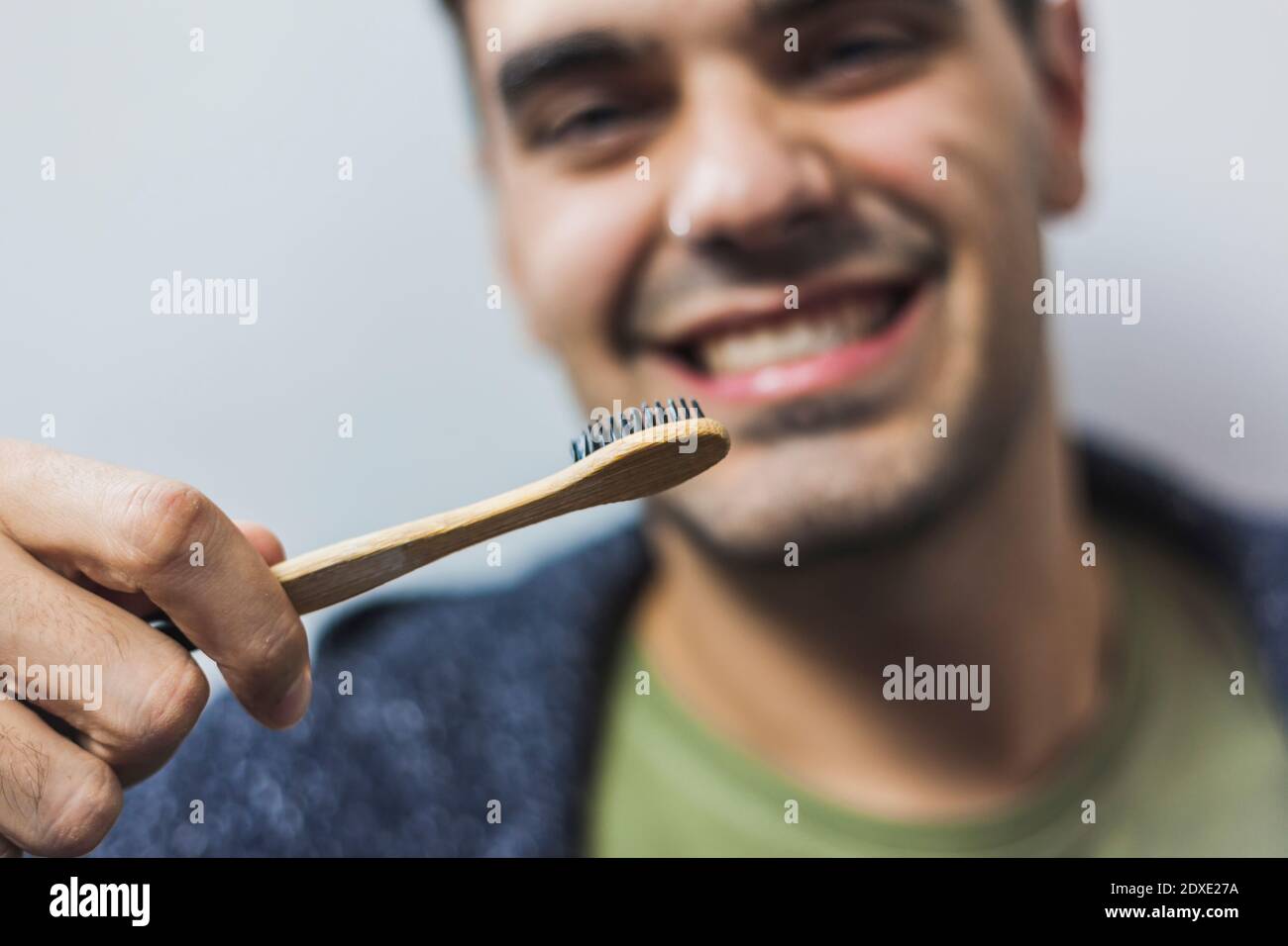 Man brushing teeth hi-res stock photography and images - Alamy
