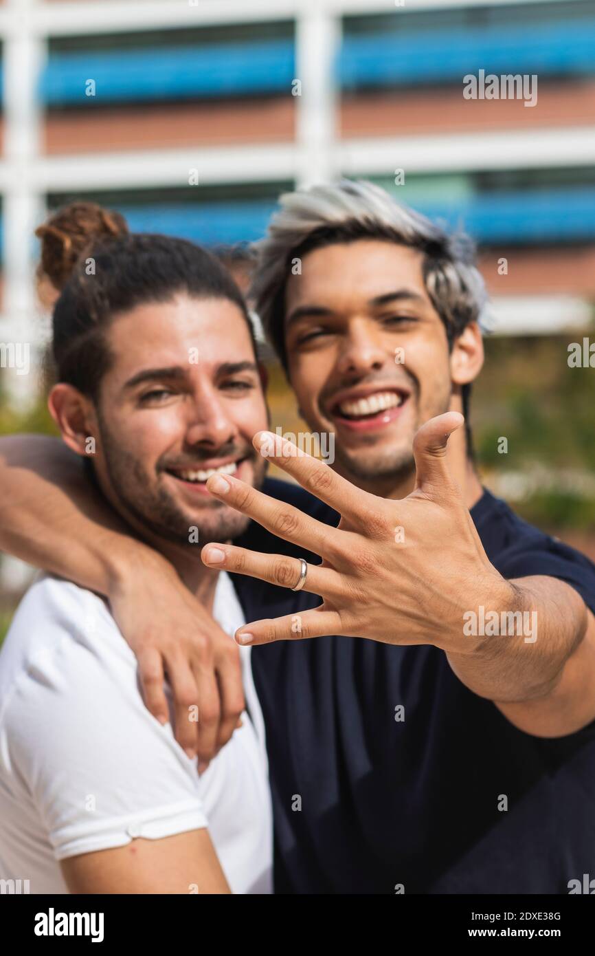 Engagement ring side view hi-res stock photography and images - Alamy