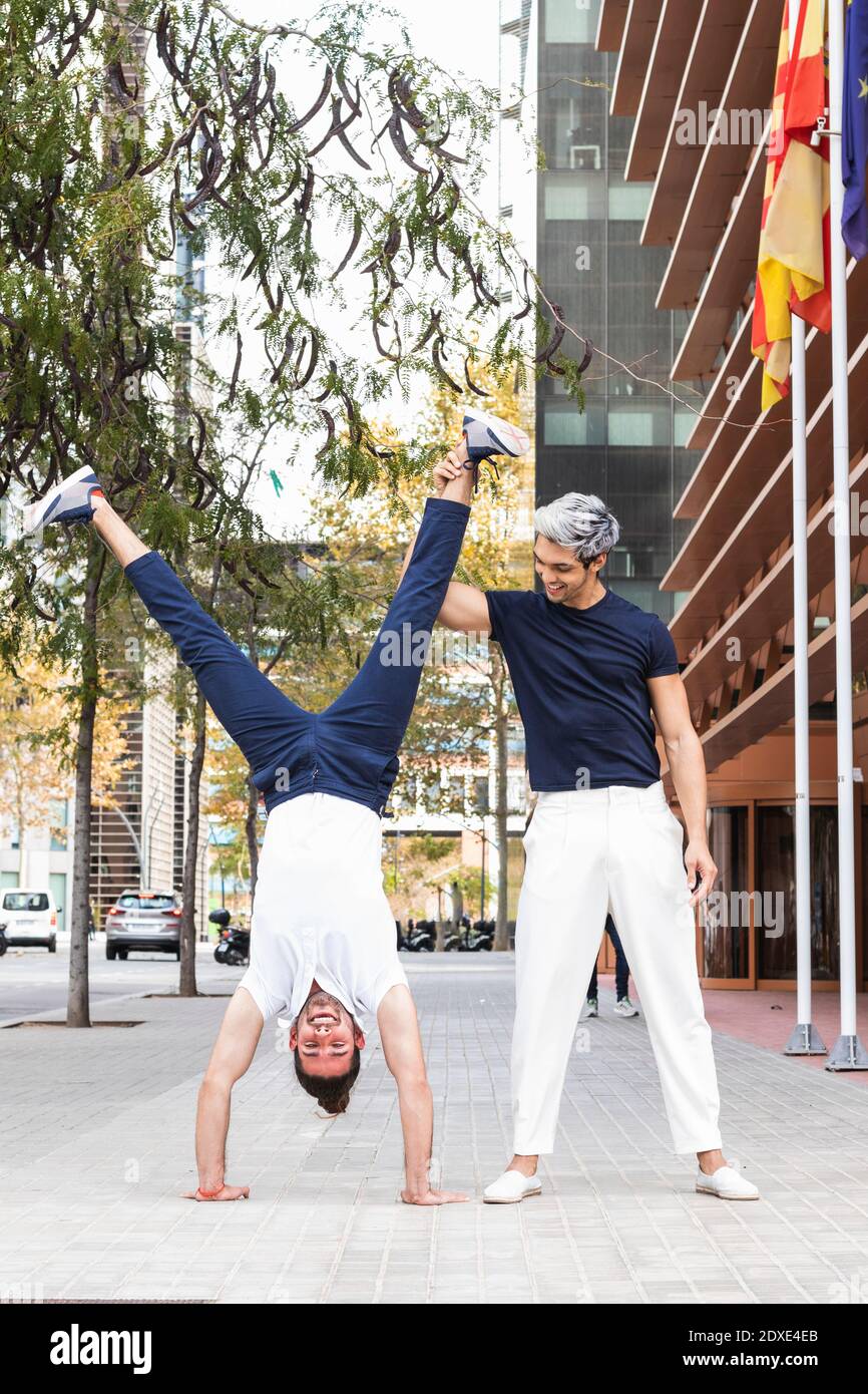 Male city tourism hi-res stock photography and images - Alamy