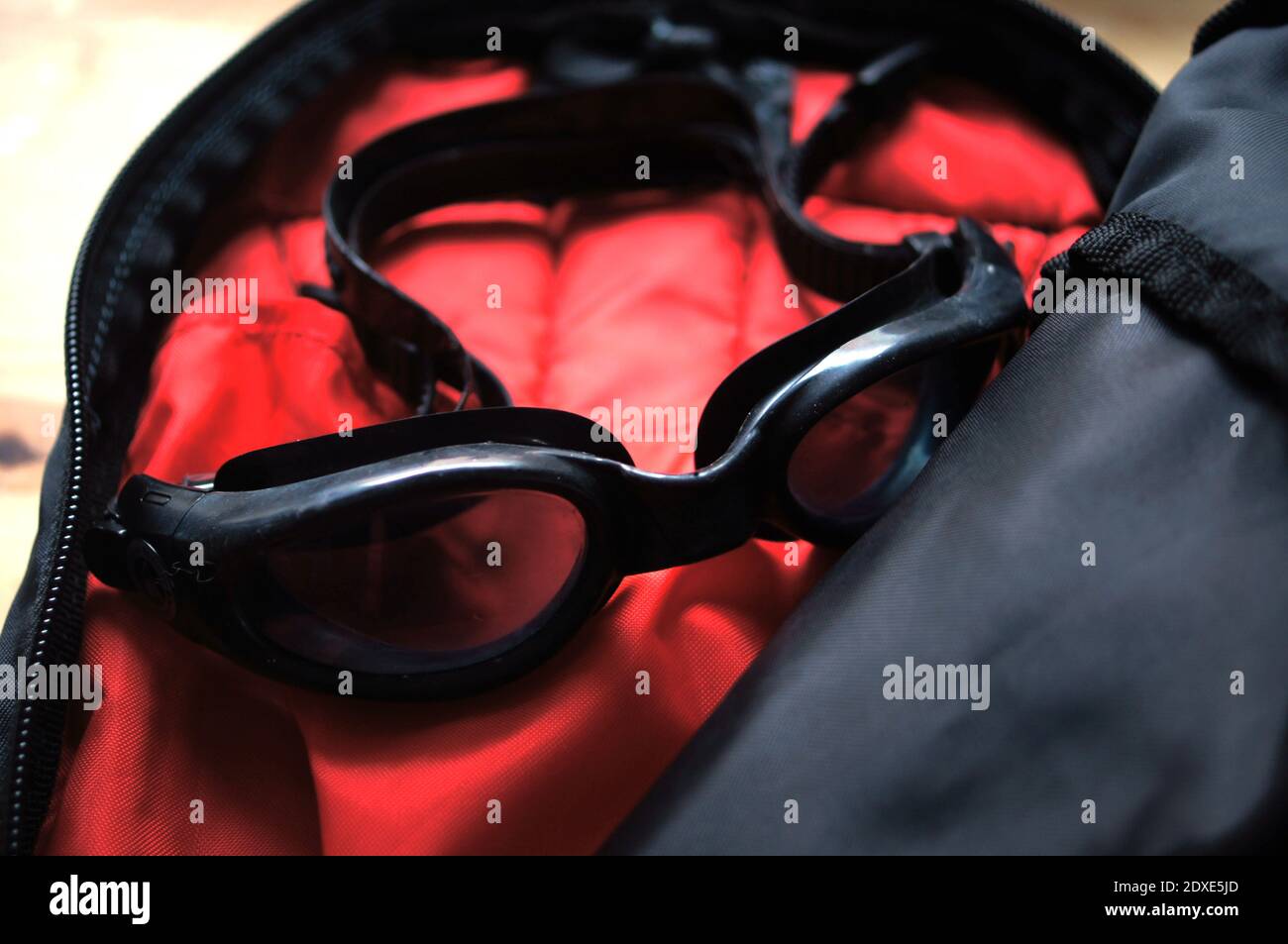 Cool goggles hi-res stock photography and images - Alamy