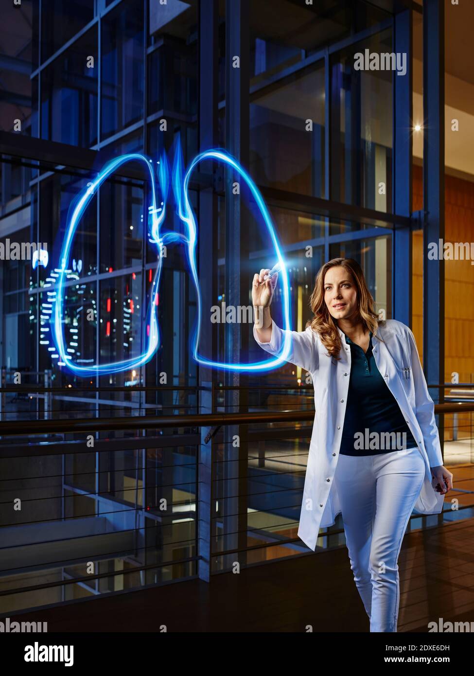 Female pulmonologist examining lung in laboratory at hospital Stock ...