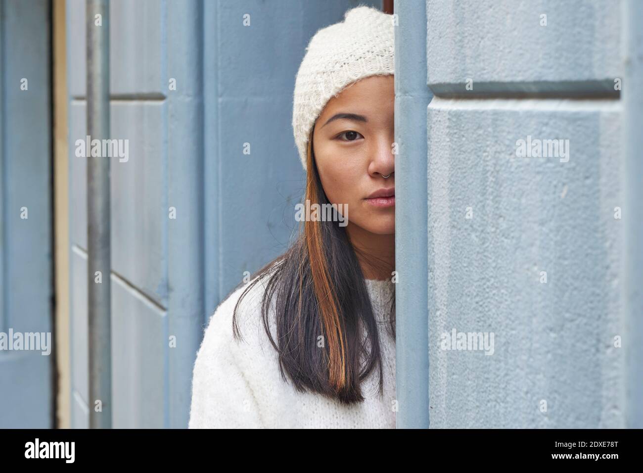 Hiding behind wall hi-res stock photography and images - Alamy