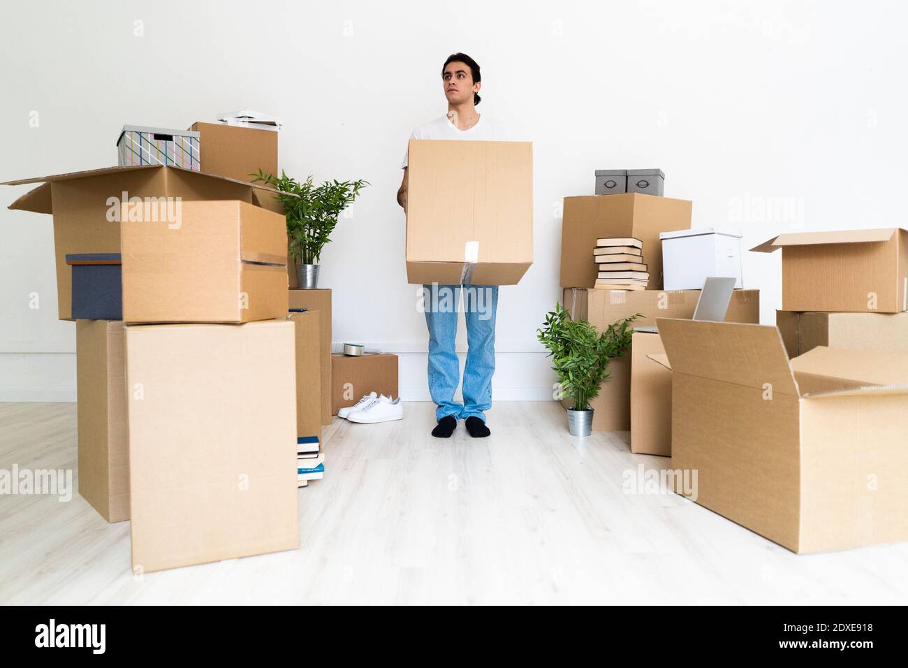 Man carrying big box hi-res stock photography and images - Alamy