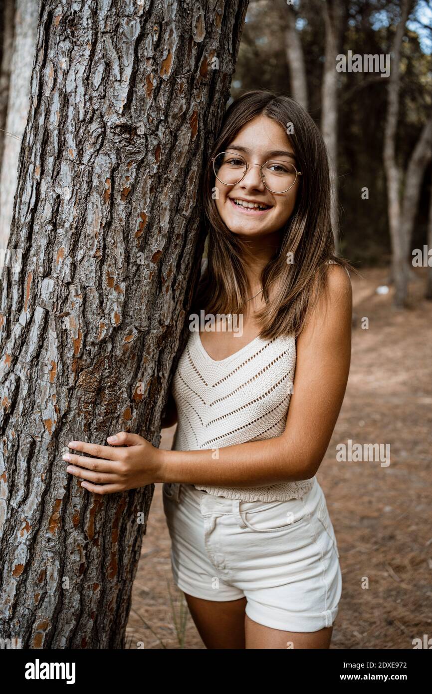13 years girl long hair glasses hi-res stock photography and images - Alamy