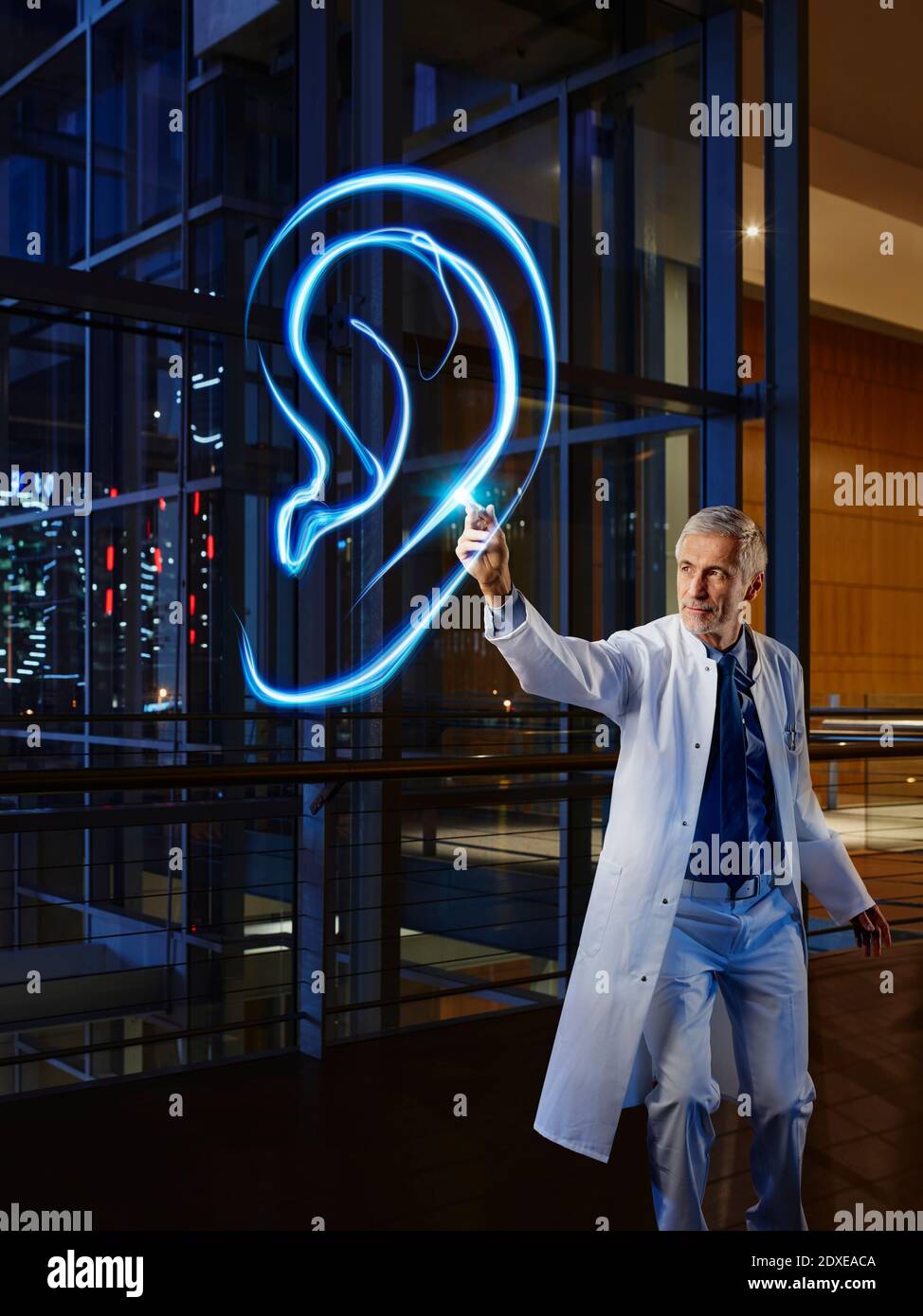 Otolaryngologist doctor hi-res stock photography and images - Alamy