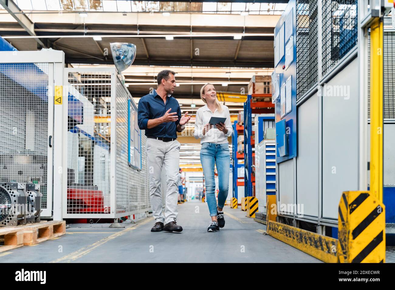 Teamworking smart factory colleagues hi-res stock photography and ...