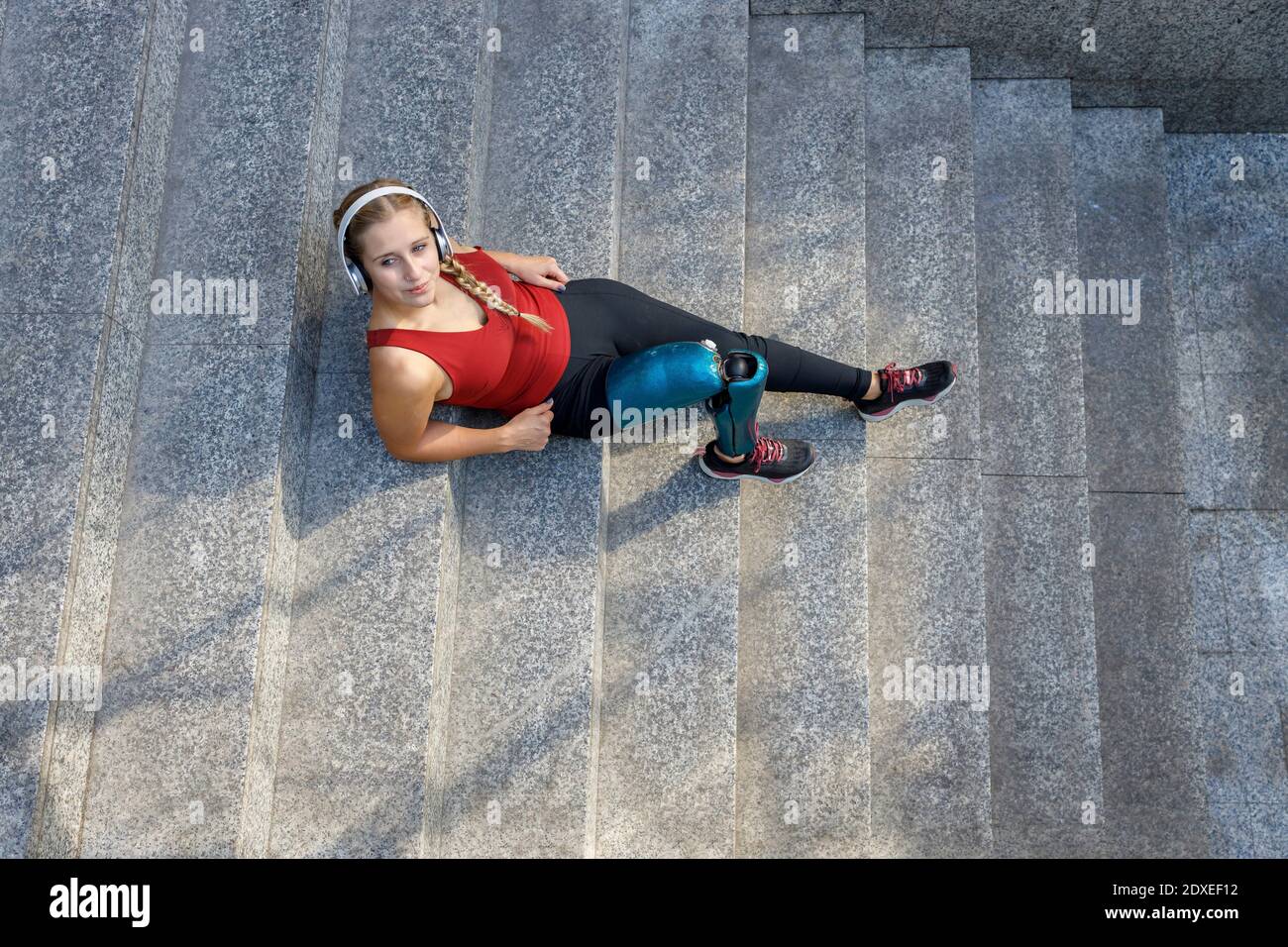 Prosthetic leg young woman hi-res stock photography and images - Alamy