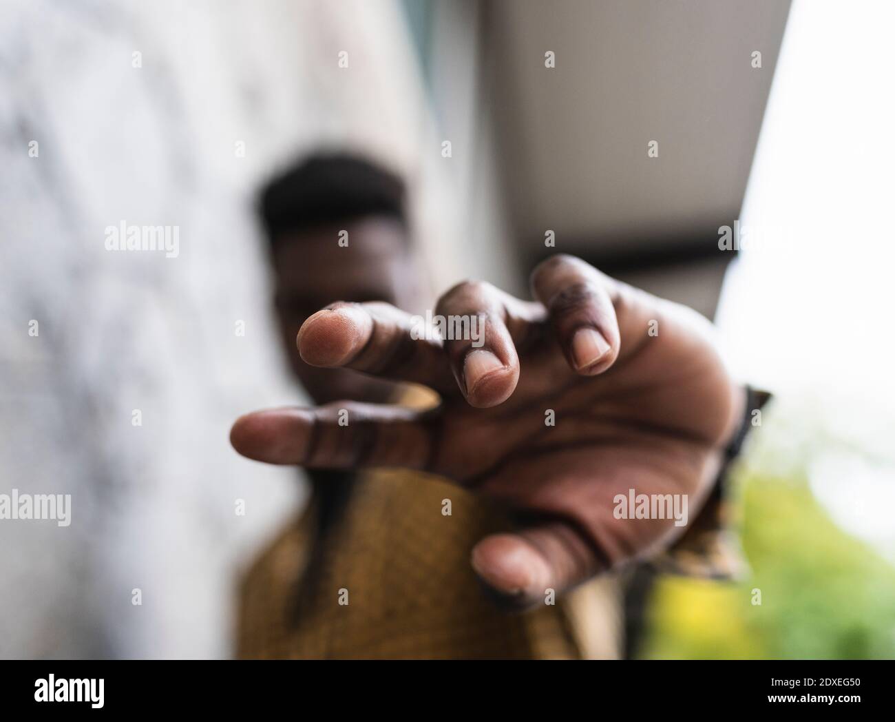 Gesturing hi-res stock photography and images - Alamy