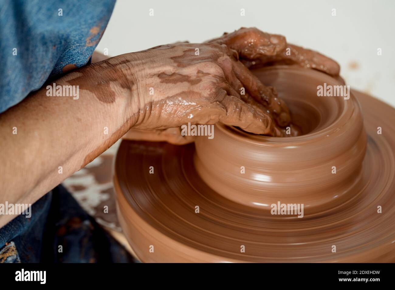 Pottery making spinning wheel clay hi-res stock photography and images ...