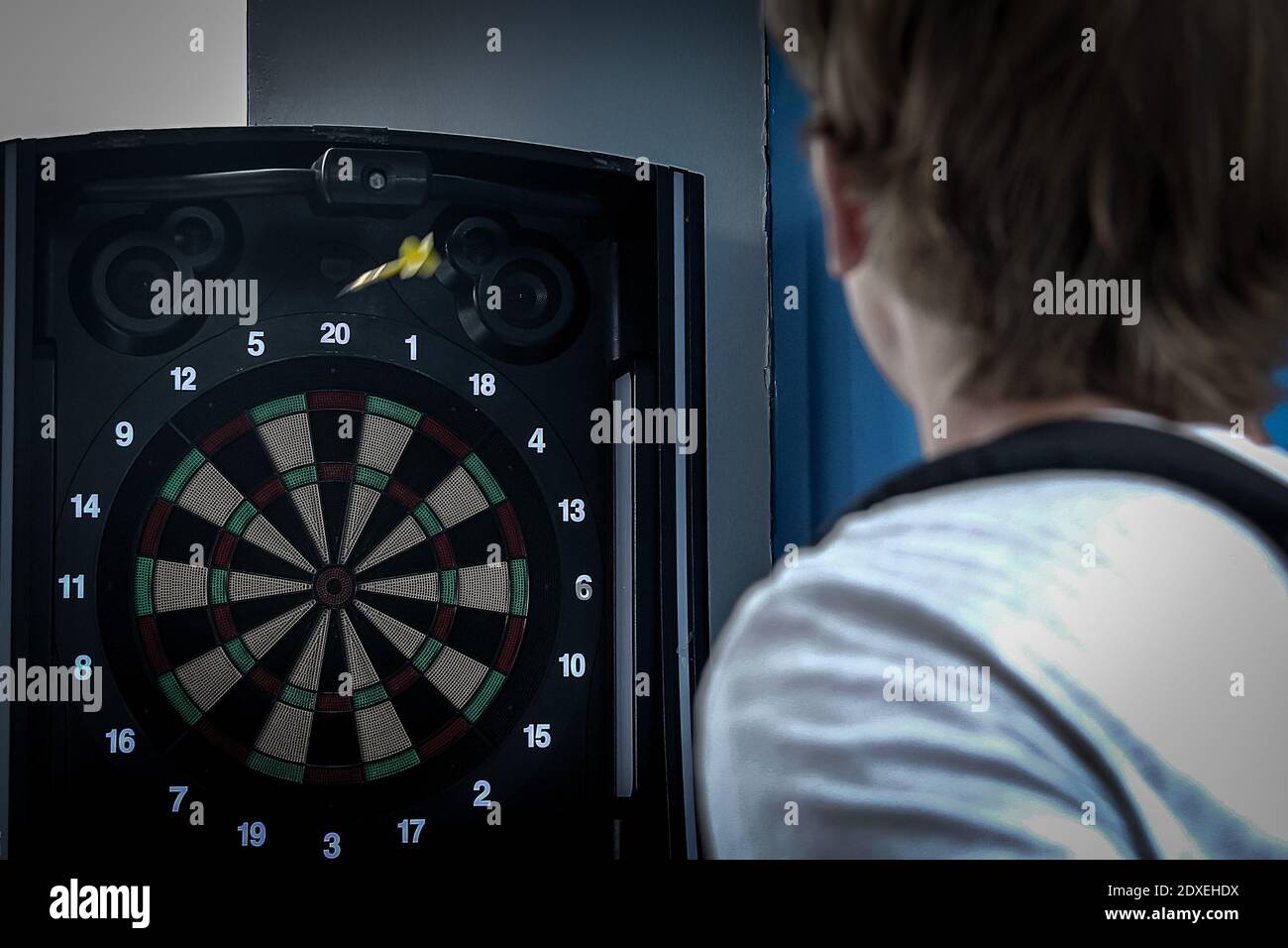 Throwing dart hi-res stock photography and images - Alamy