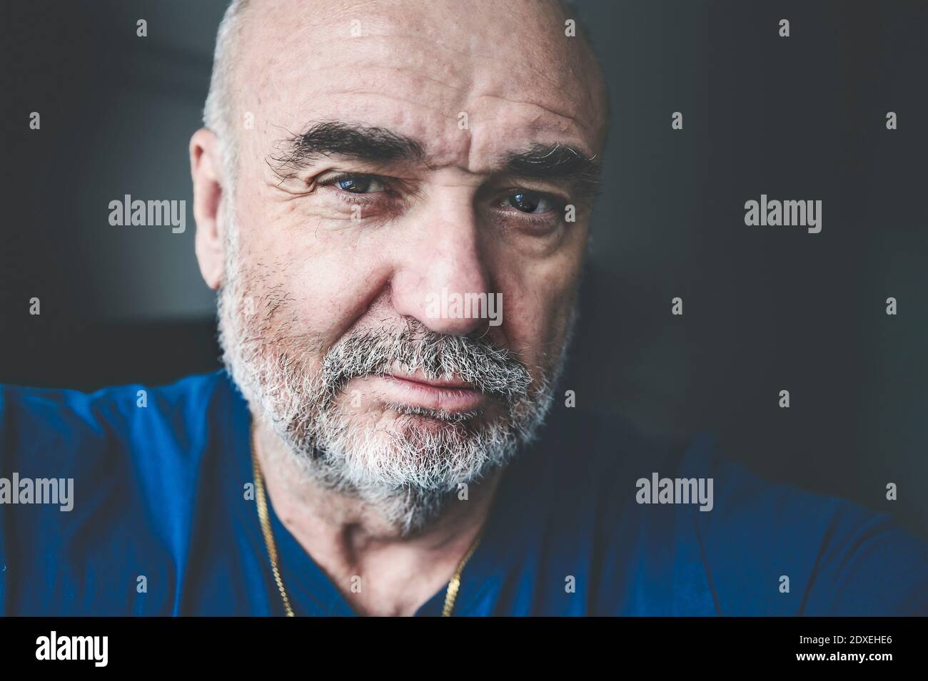 Portrait of bearded senior man Stock Photo - Alamy