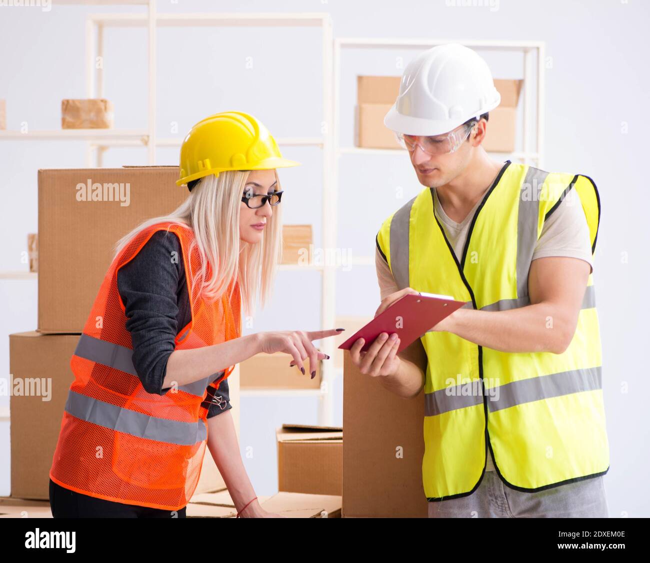 Delivery contractor delivering boxes hi-res stock photography and ...