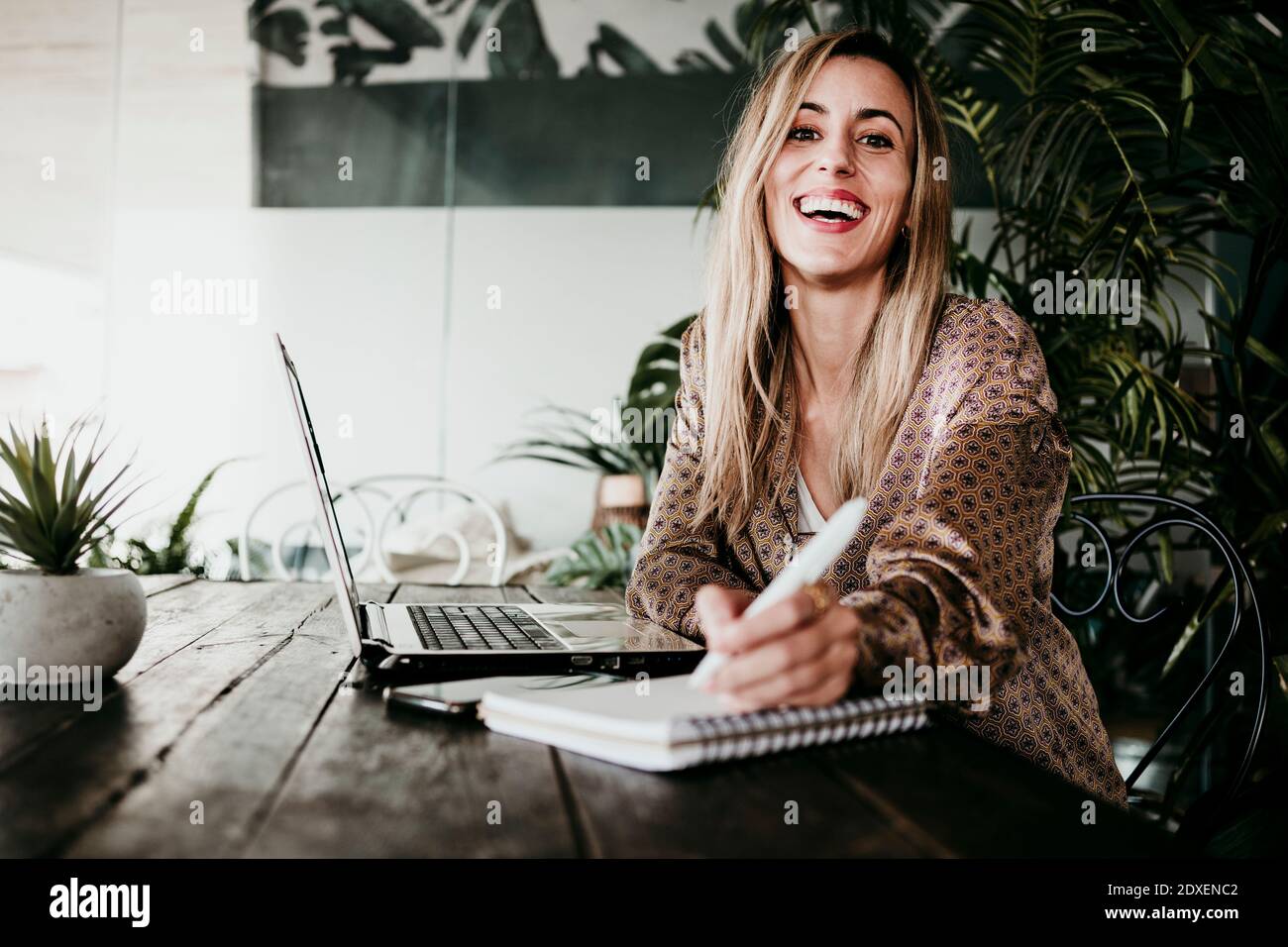 Professional writing hi-res stock photography and images - Alamy