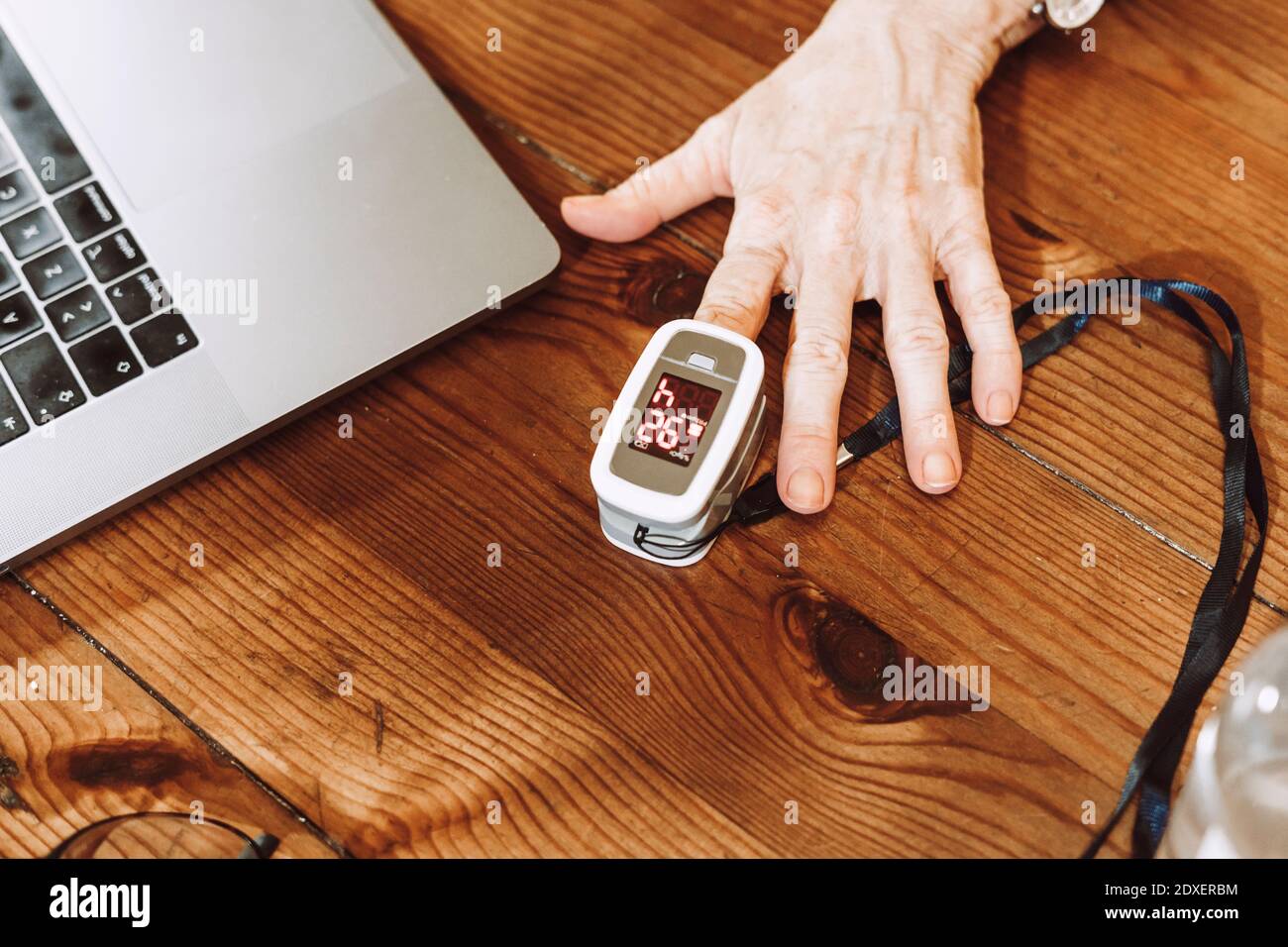 Pulse oximeter 60 hi-res stock photography and images - Alamy