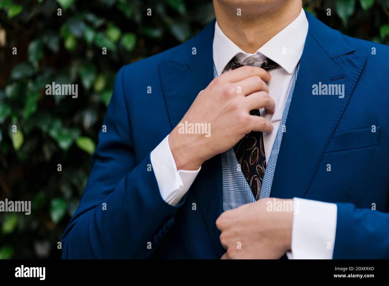 Man adjusting necktie hi-res stock photography and images - Alamy