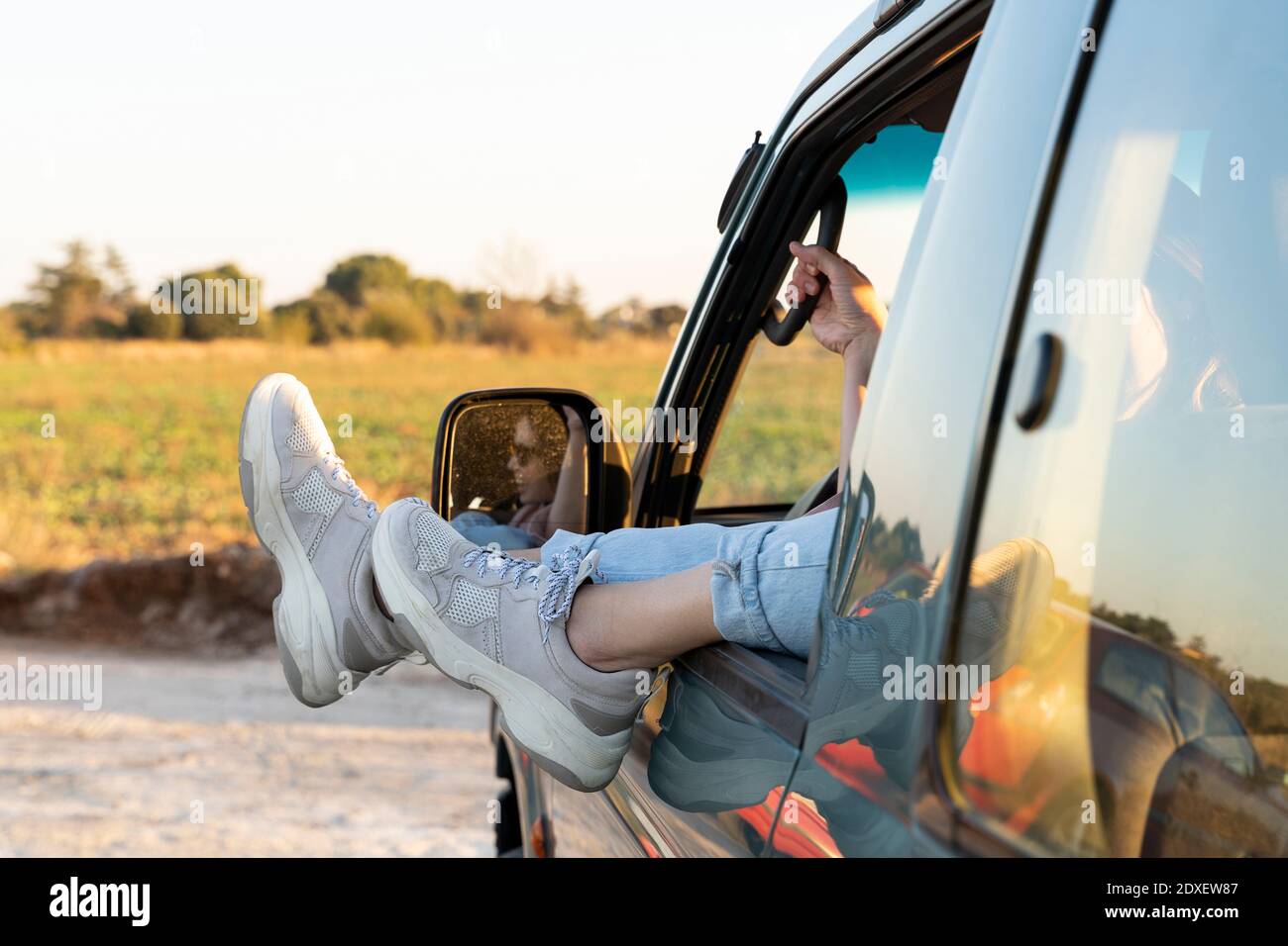 Road trip car woman legs hi-res stock photography and images - Alamy