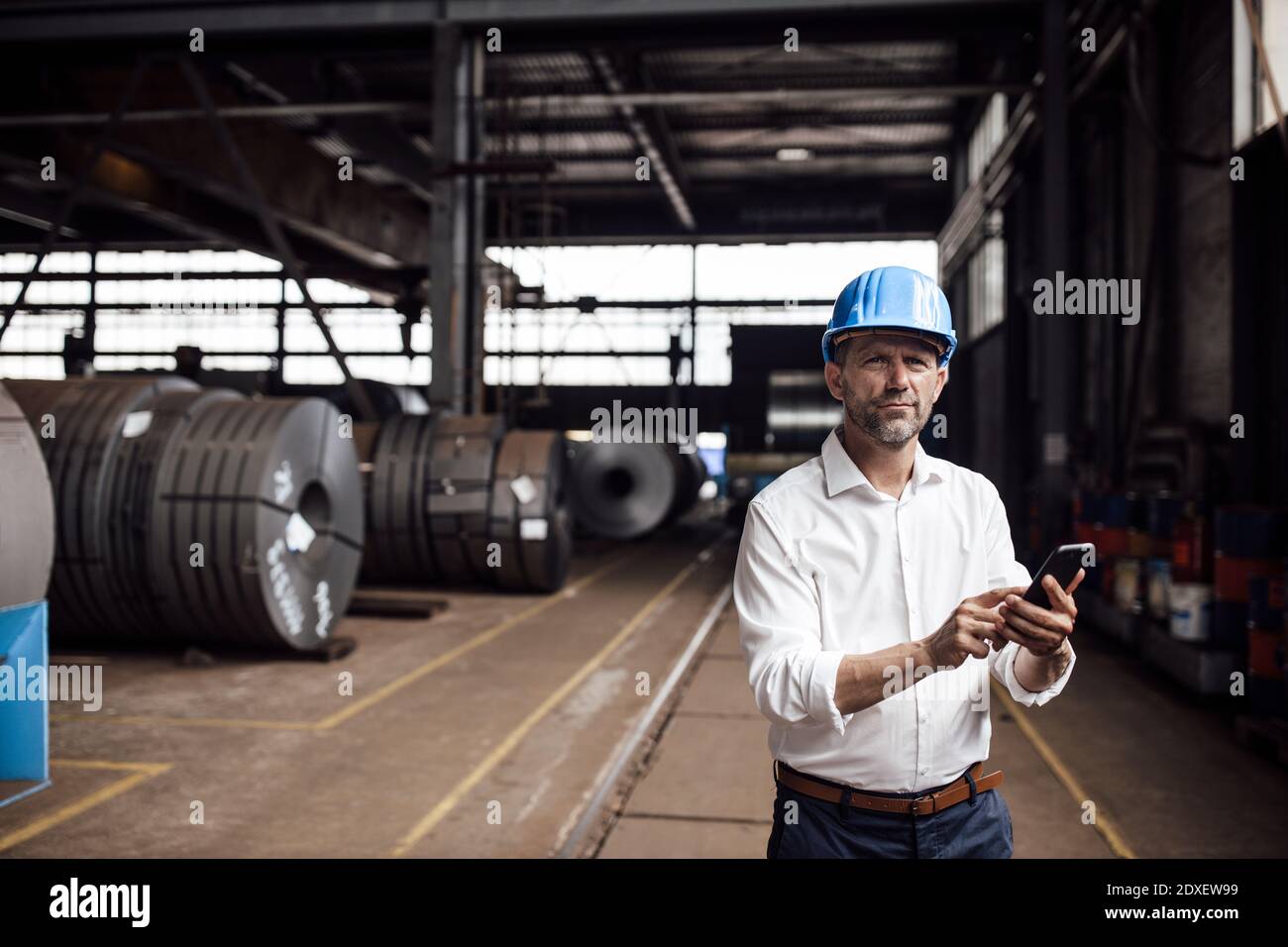 Mobile phone factory production line hi-res stock photography and ...
