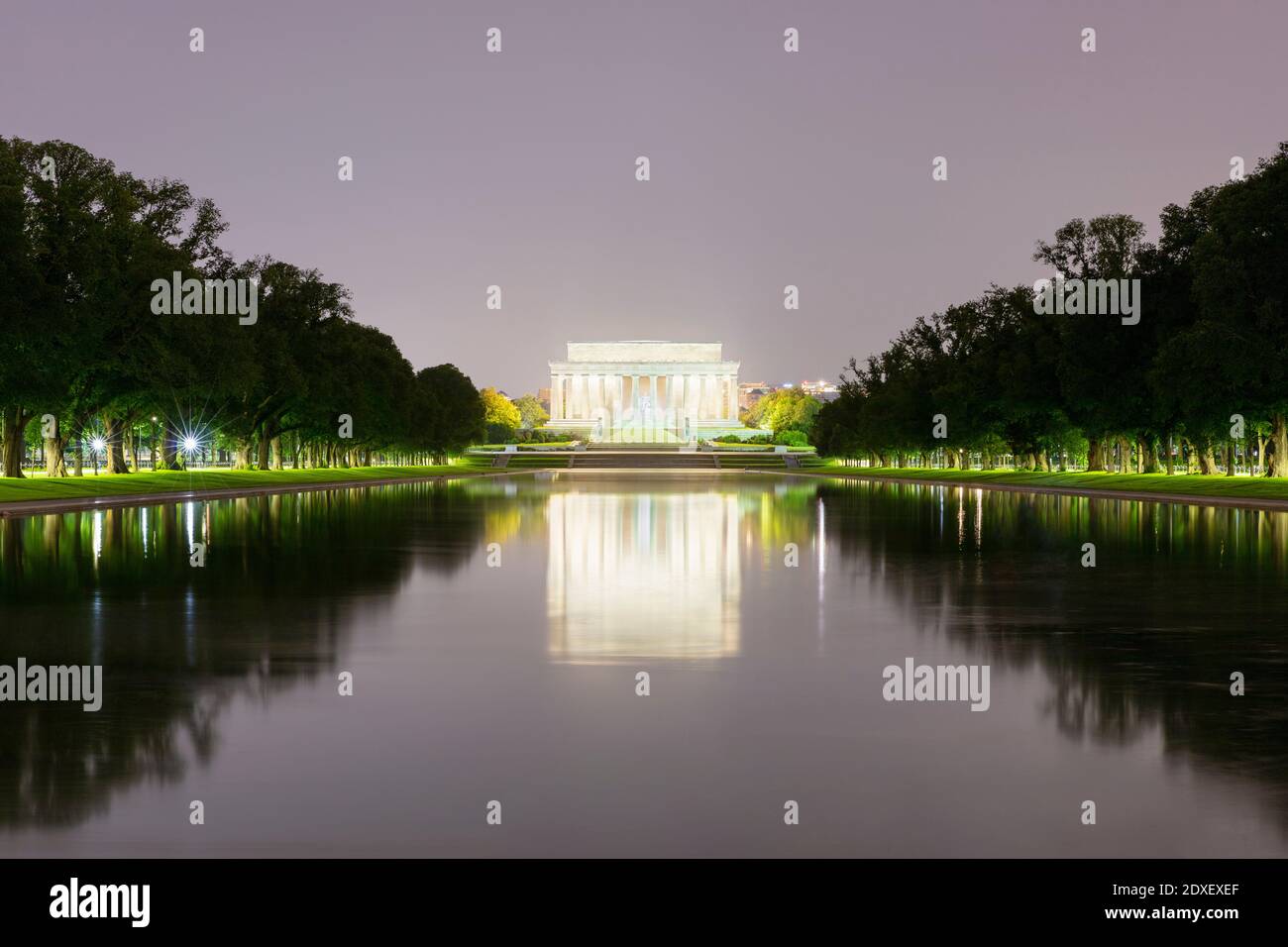 USA, Washington DC, Lincoln Memorial reflecting in Lincoln Memorial ...