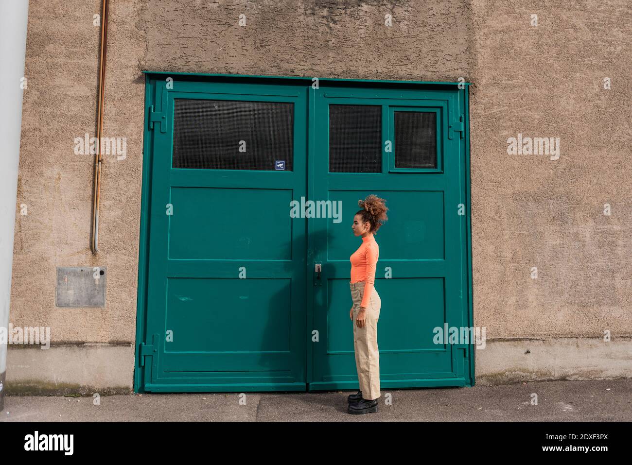 Full straight view hi-res stock photography and images - Alamy