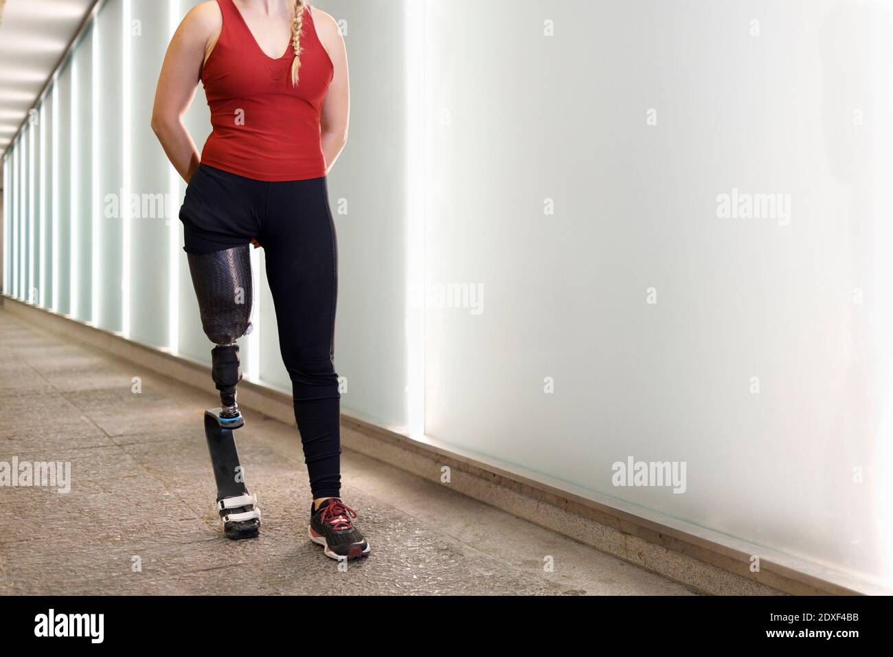 Prosthetic leg walking hi-res stock photography and images - Alamy