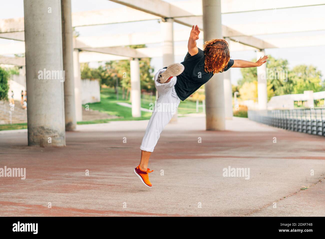 Horizontal jump hi-res stock photography and images - Alamy
