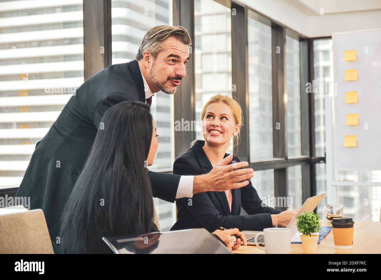 Manager leadership training business operator team meeting market ...