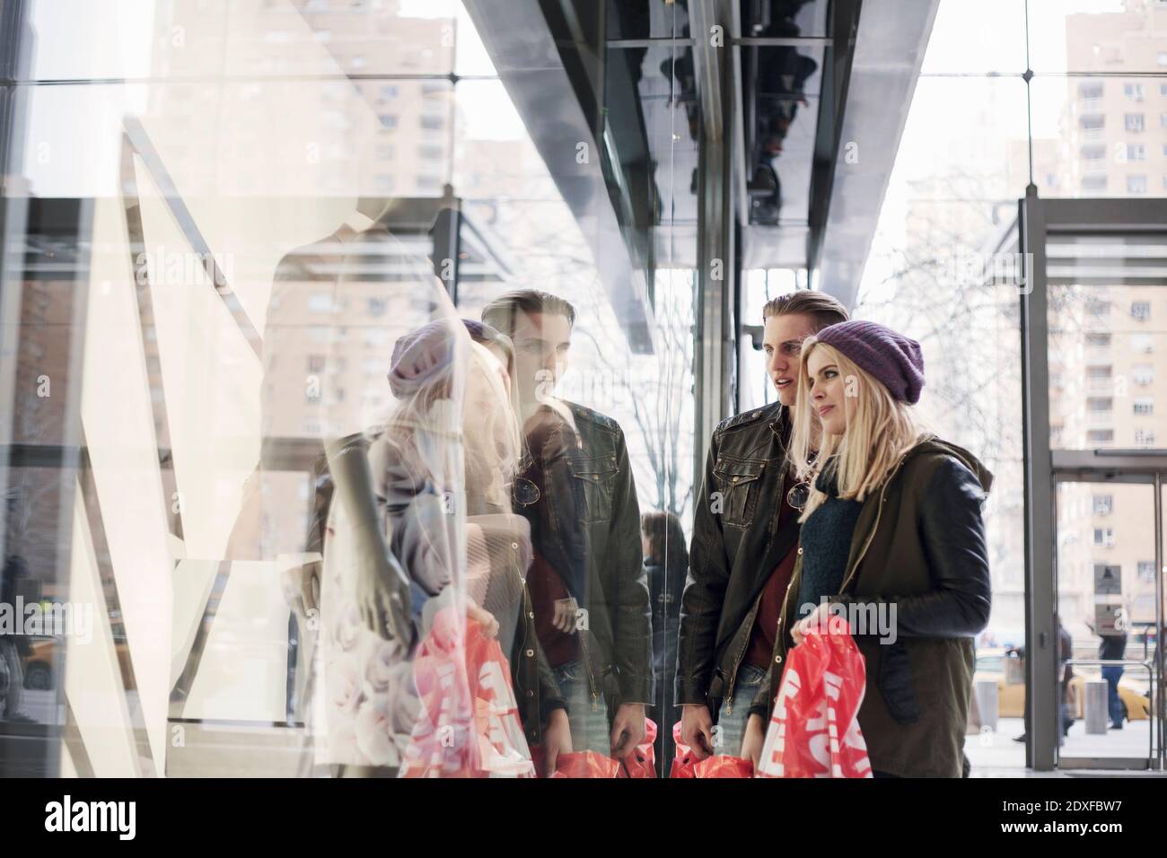 Shopping Exterior Usa Window High Resolution Stock Photography and ...