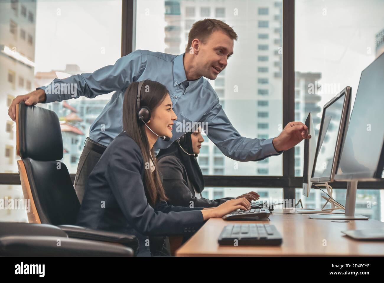 Manager leadership training business operator team meeting market ...