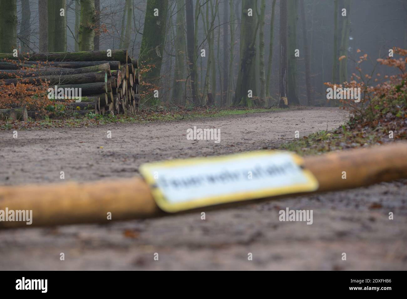 Fire department access sign hi-res stock photography and images - Alamy