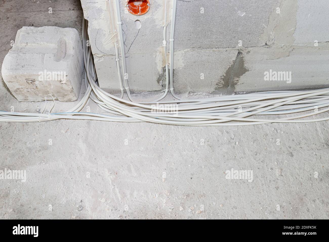 Layed wire hi-res stock photography and images - Alamy