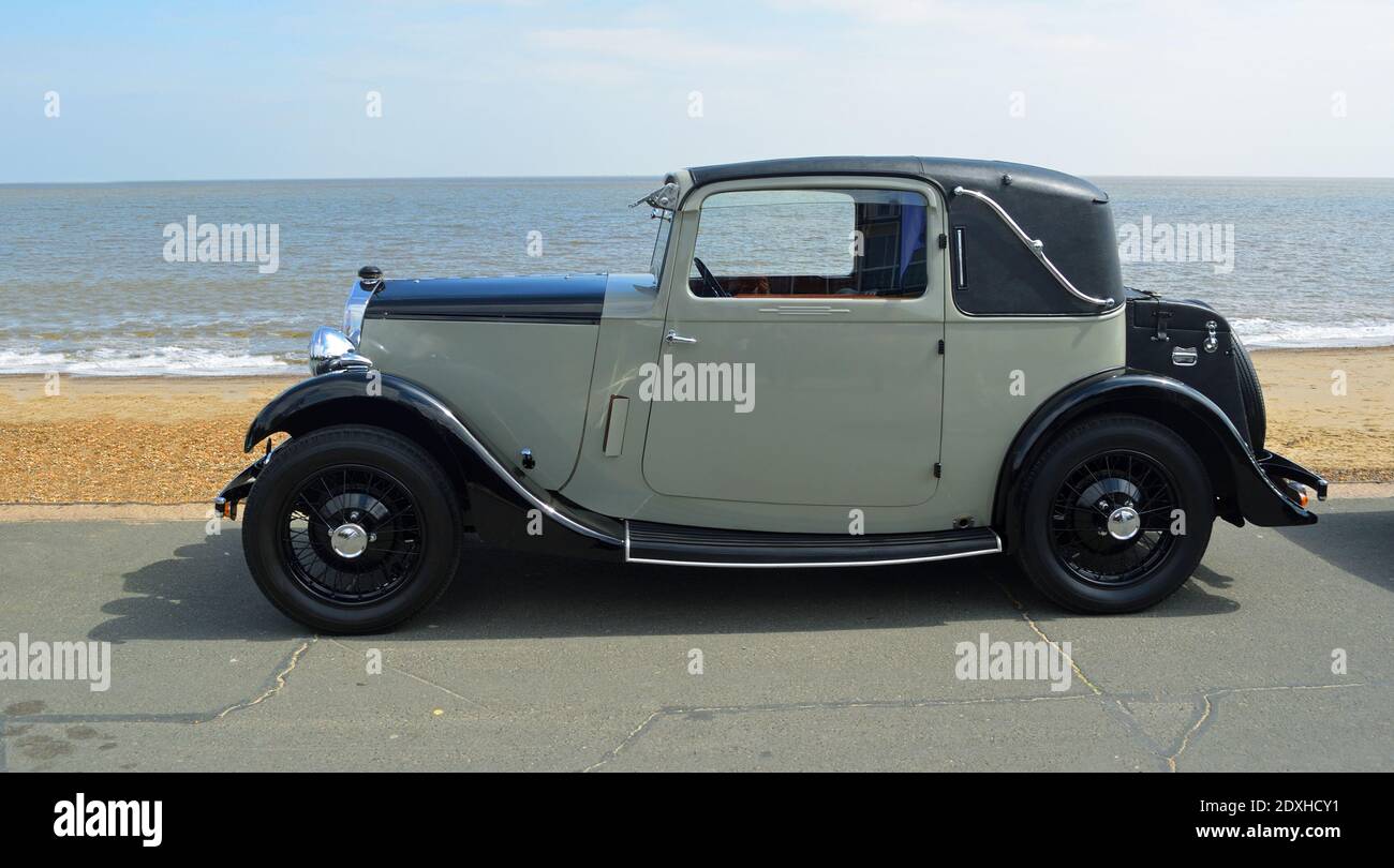 Classic Lanchester 10 Coupe parked at the seaside Stock Photo - Alamy