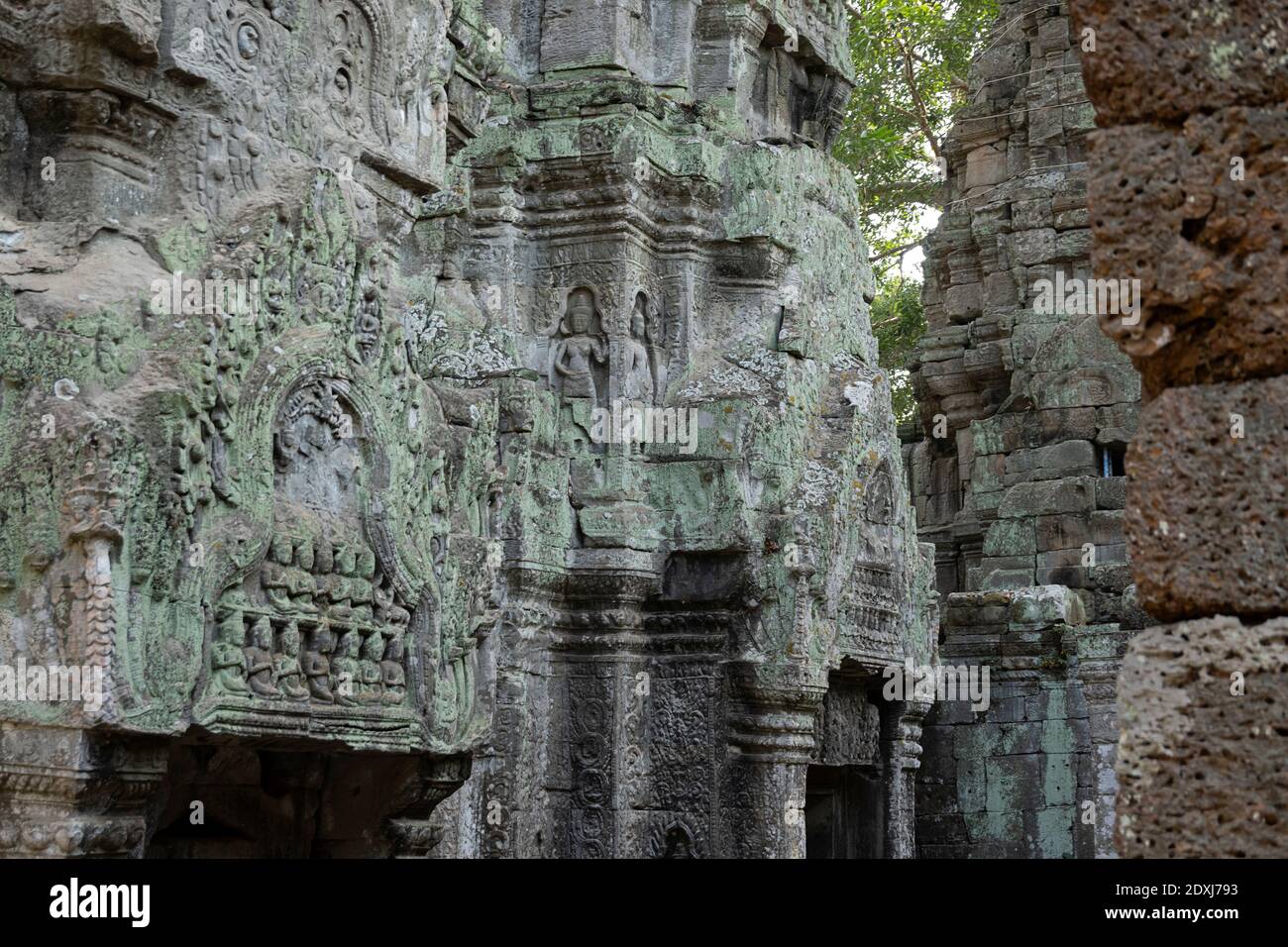 Bas-relief on the walls of Angkor Wat Stock Photo - Alamy