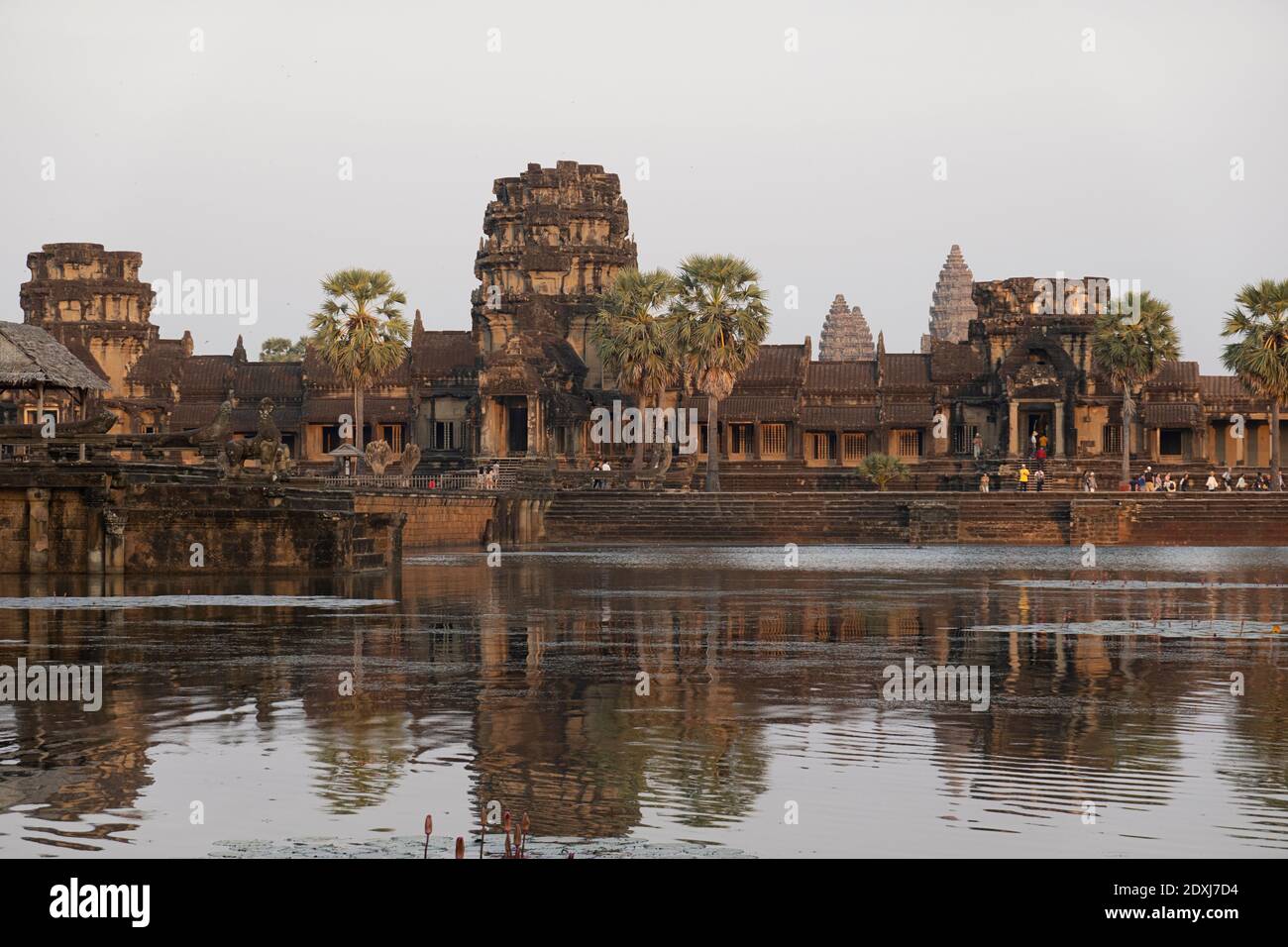 Lake bordering Angkor Wat temple Stock Photo - Alamy